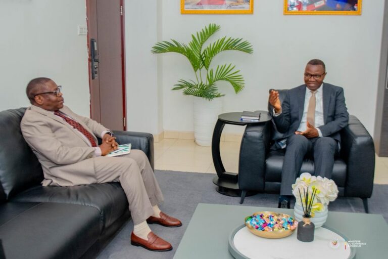 RDC : le nouveau Secrétaire général, Eugène Manga Manga reçoit les ...
